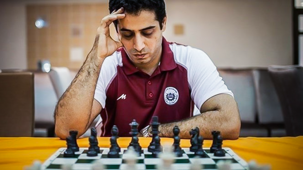 Ehsan Ghaem-Maghami : celui qui a disputé 604 parties d'échecs en même ...