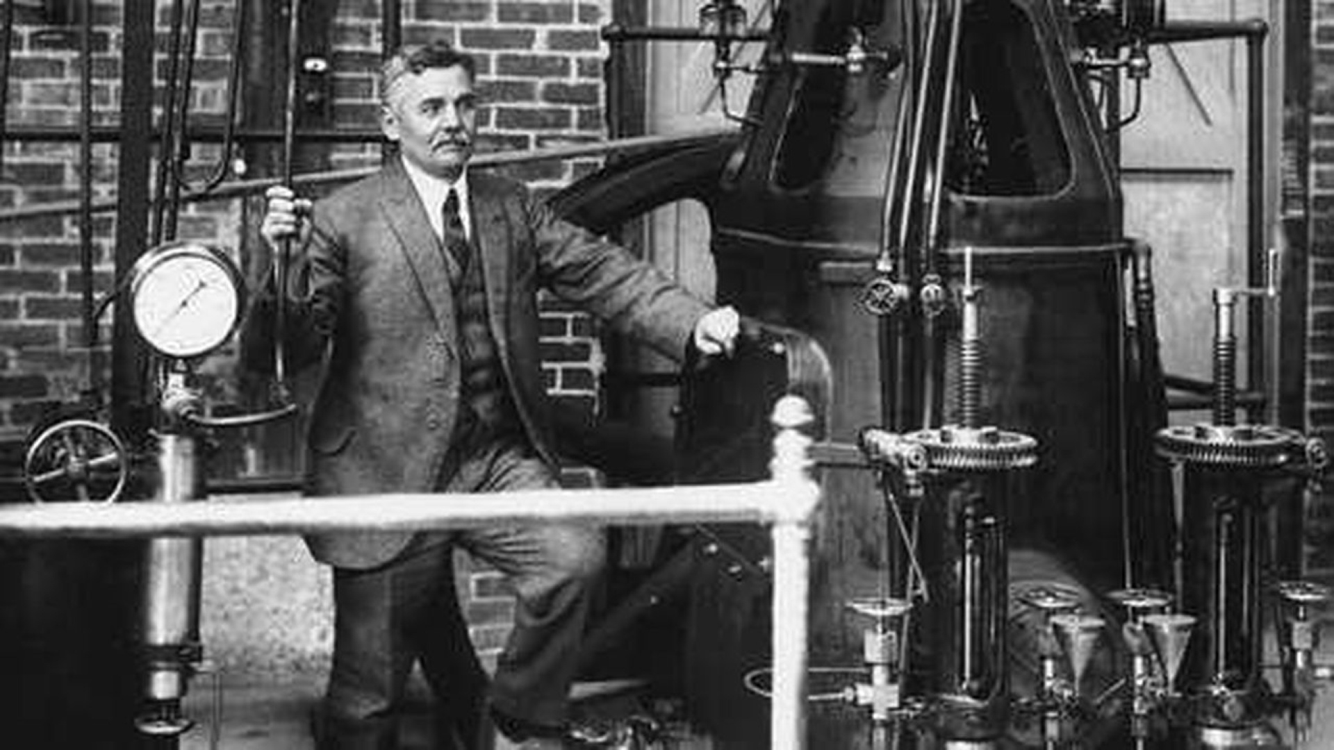 19 janvier 1915 : Georges Claude dépose le brevet du tube à néon